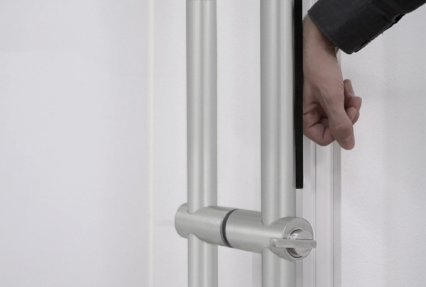 SINGLE-MOTION UNLOCKING DOOR PULL FOR SWING AND SLIDING DOORS de PBA ...