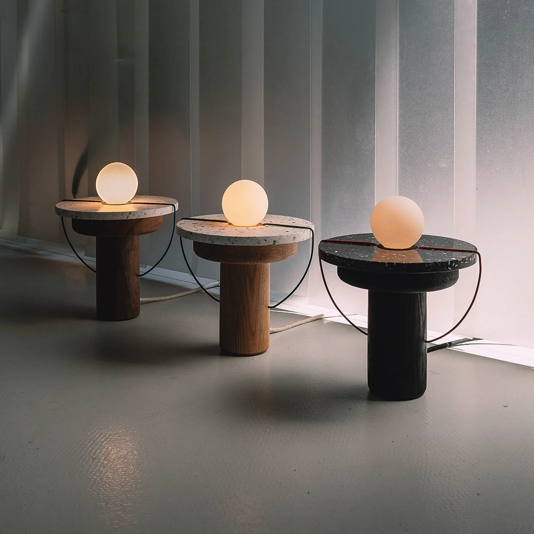 Lampe MA01 en chêne de MALAKIO : fiche produit et informations techniques sur Materiaux.archi